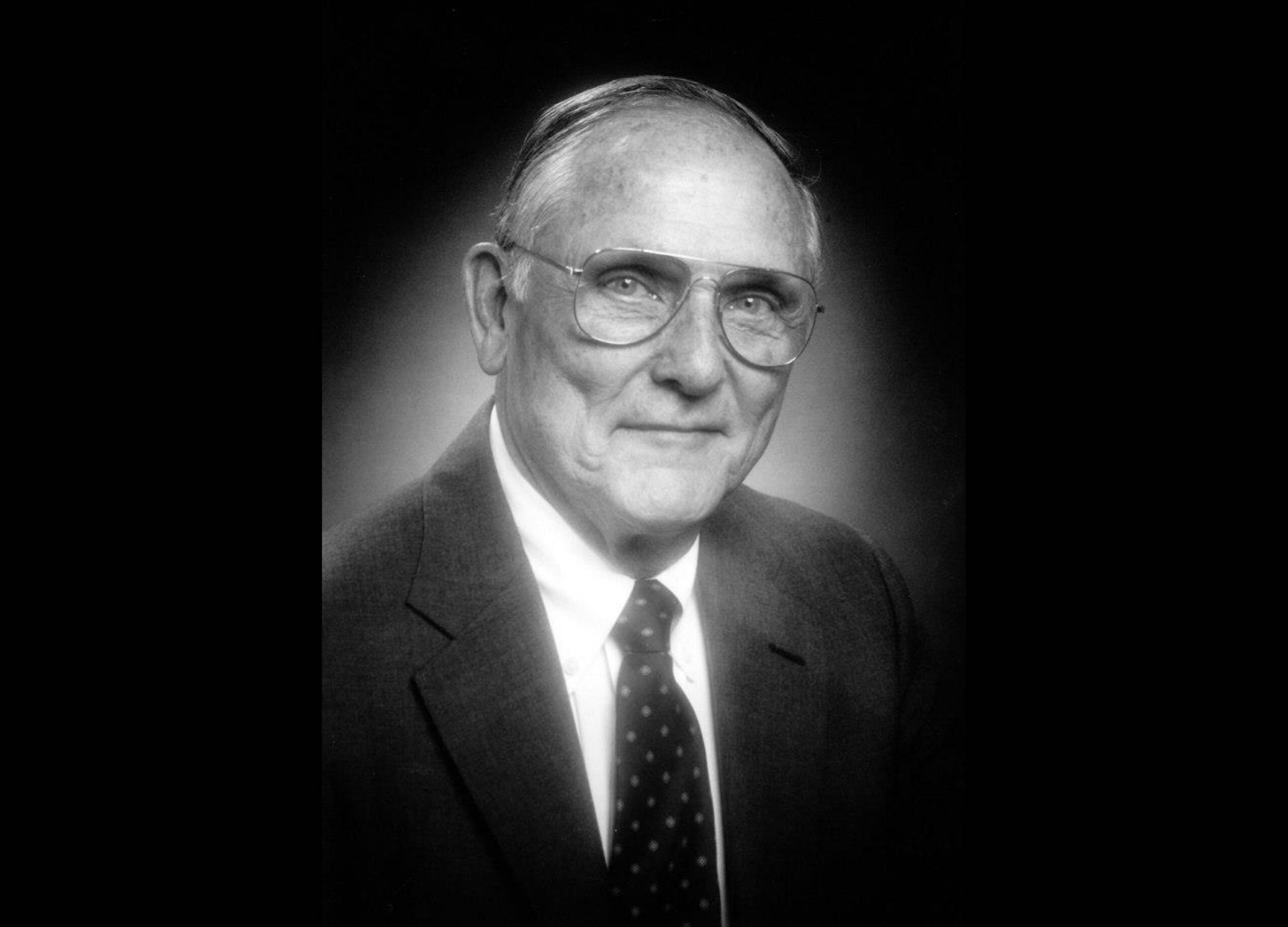 Dr. William Hardy Hendren III, 1926 - 2022 - WOFAPS